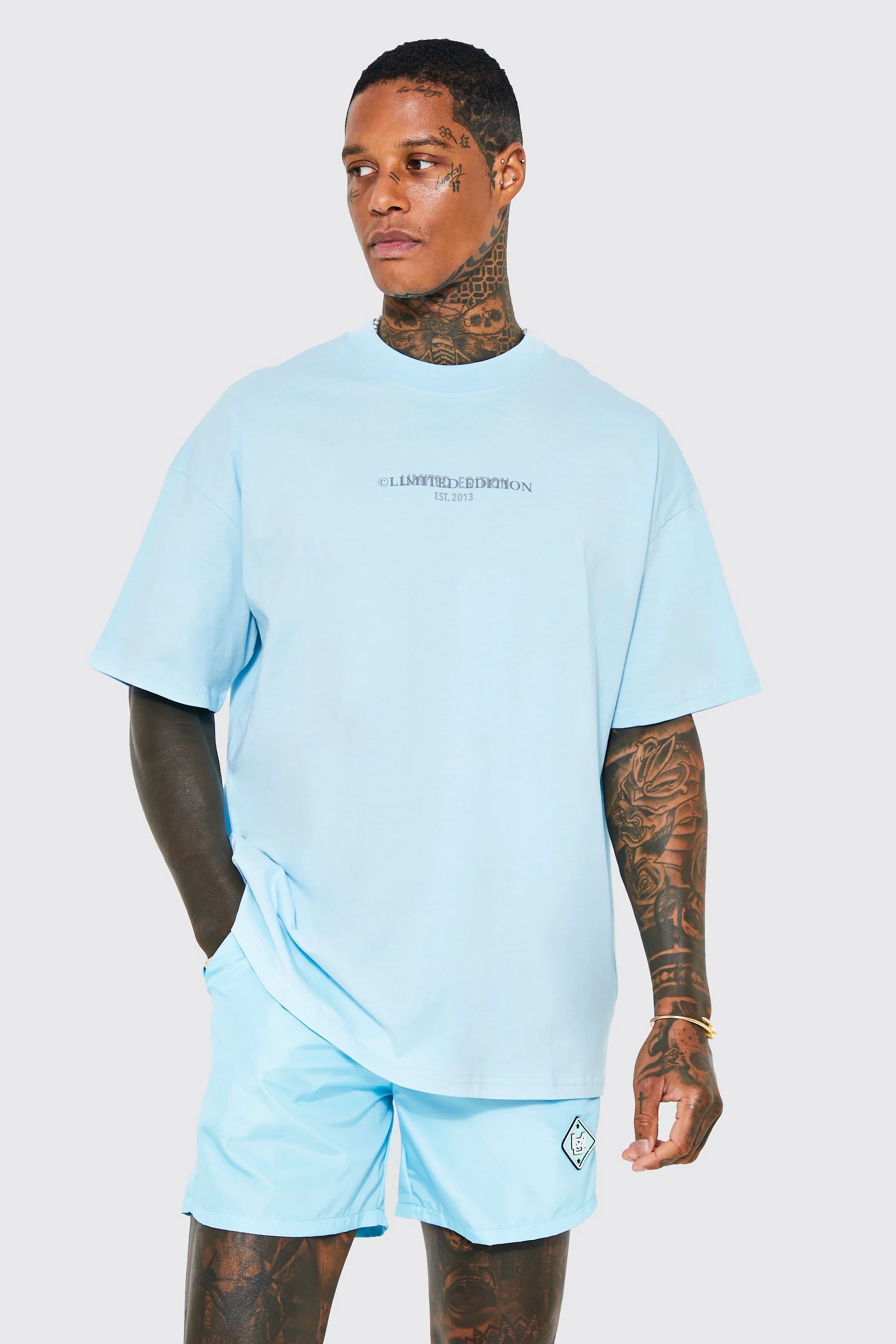 BOOHOOMAN OVERSIZED LIMITED EDITION HEAVYWEIGHT T-SHIRT IN LIGHT BLUE – Garmisland