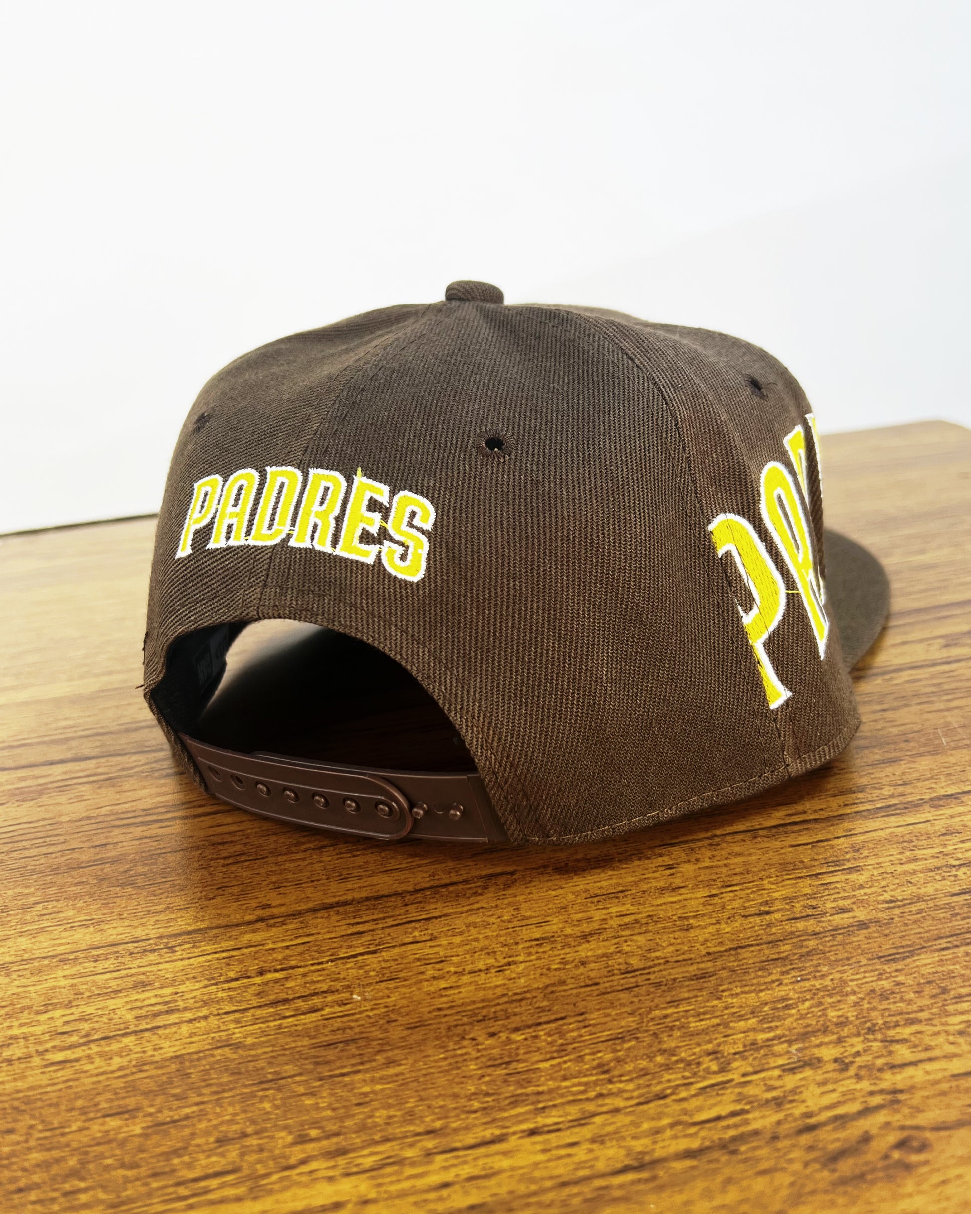San Diego Padres Embroidered New Era Snapback in brown – Garmisland