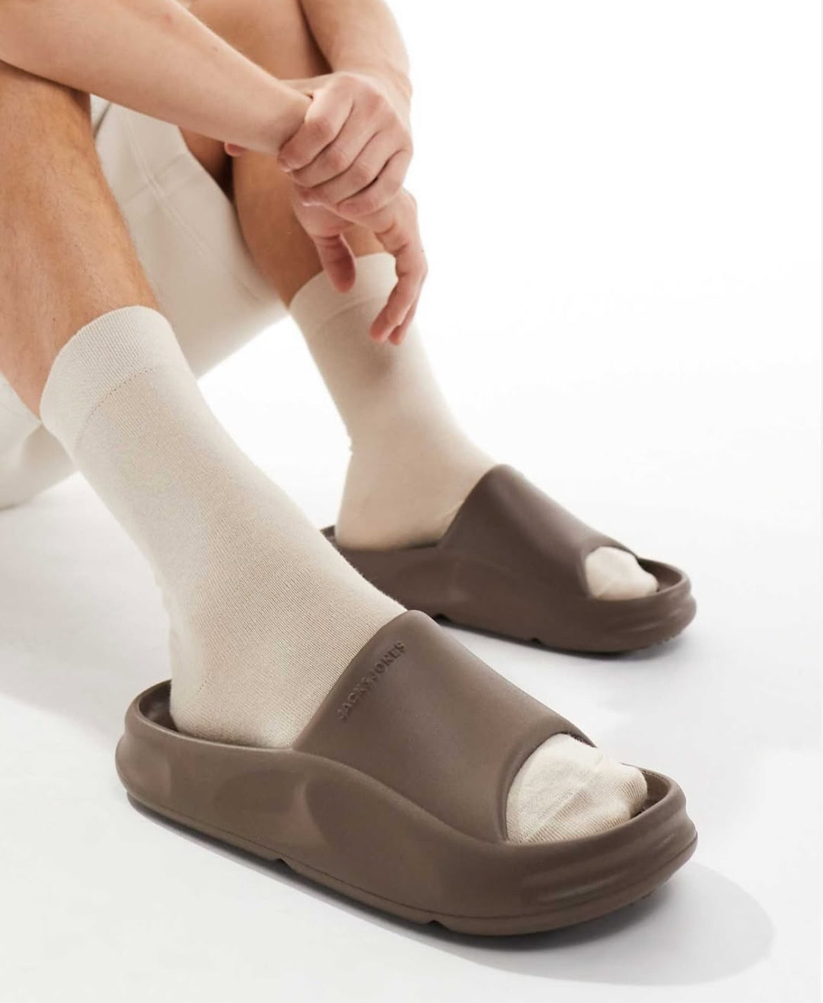 Jack & Jones Moulded Slides in Brown – Garmisland