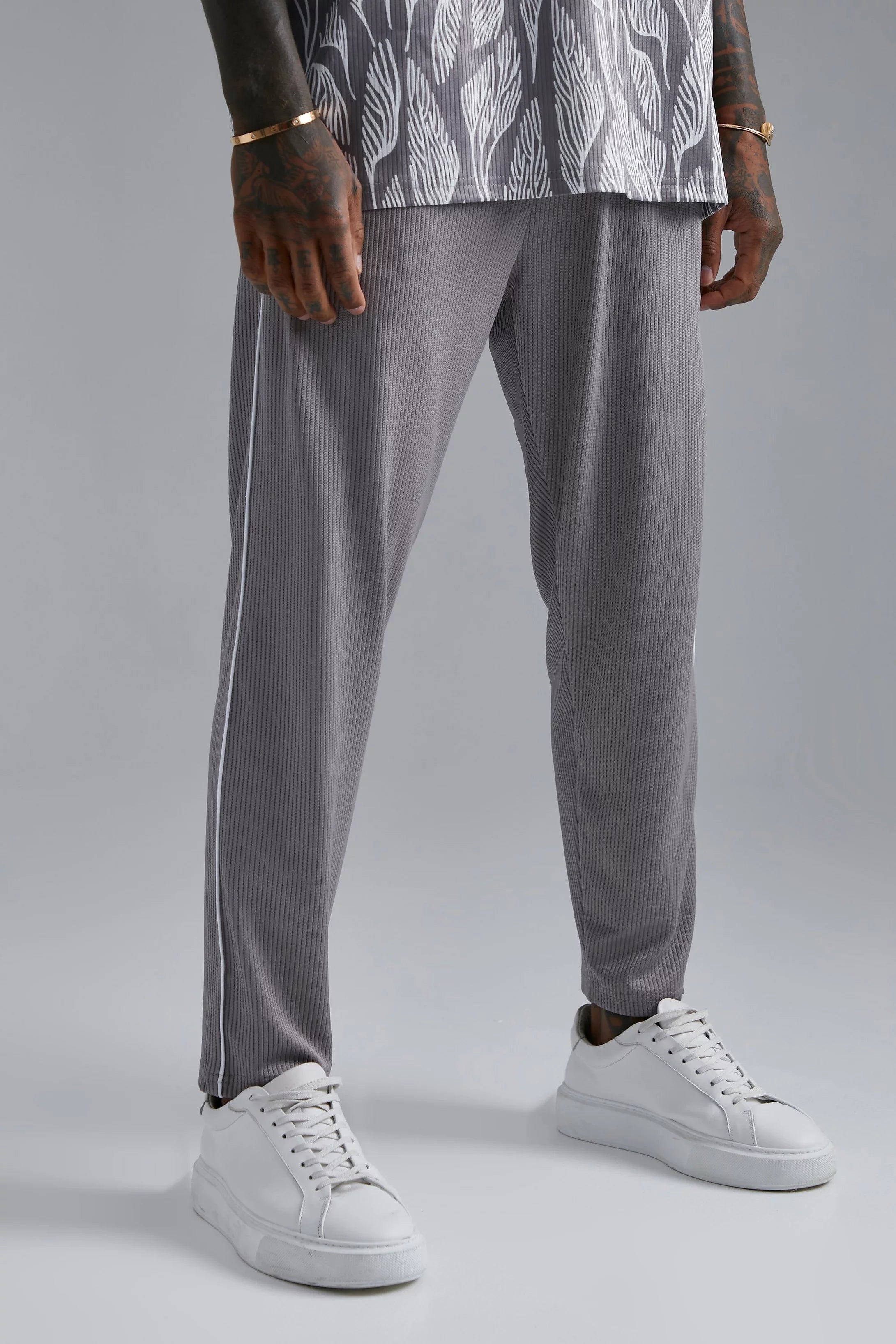 BOOHOOMAN PLEATED PRINTED OVERSIZED PANTS IN GREY – Garmisland