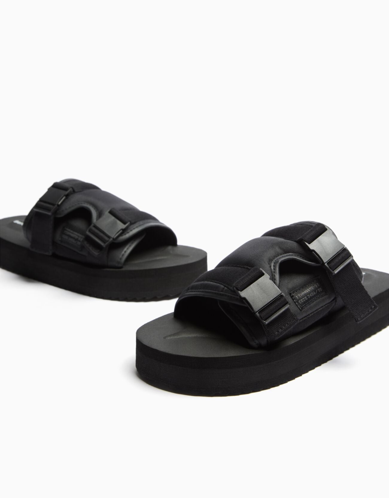 Bershka Tech Slides in black – Garmisland