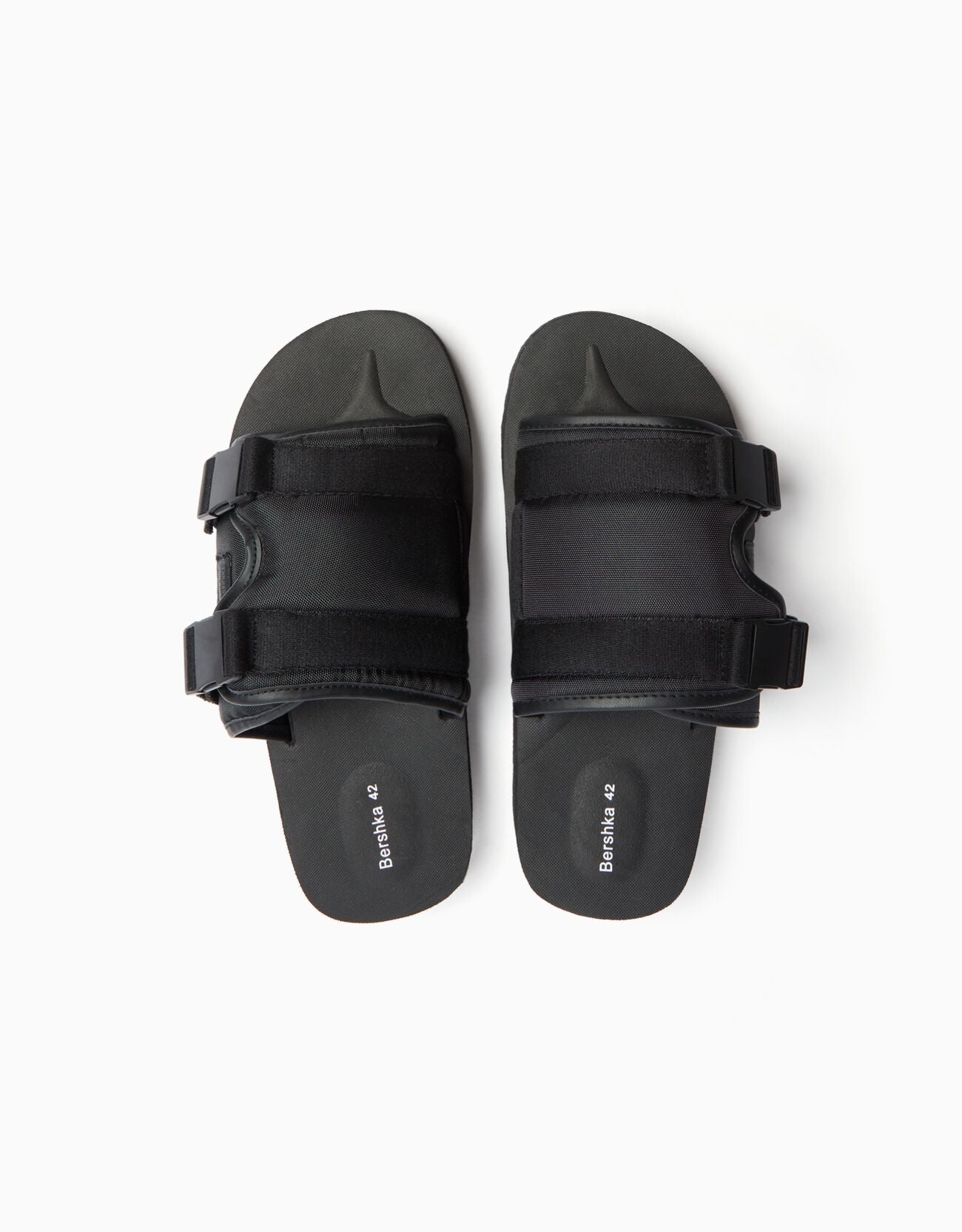 Bershka Tech Slides in black – Garmisland