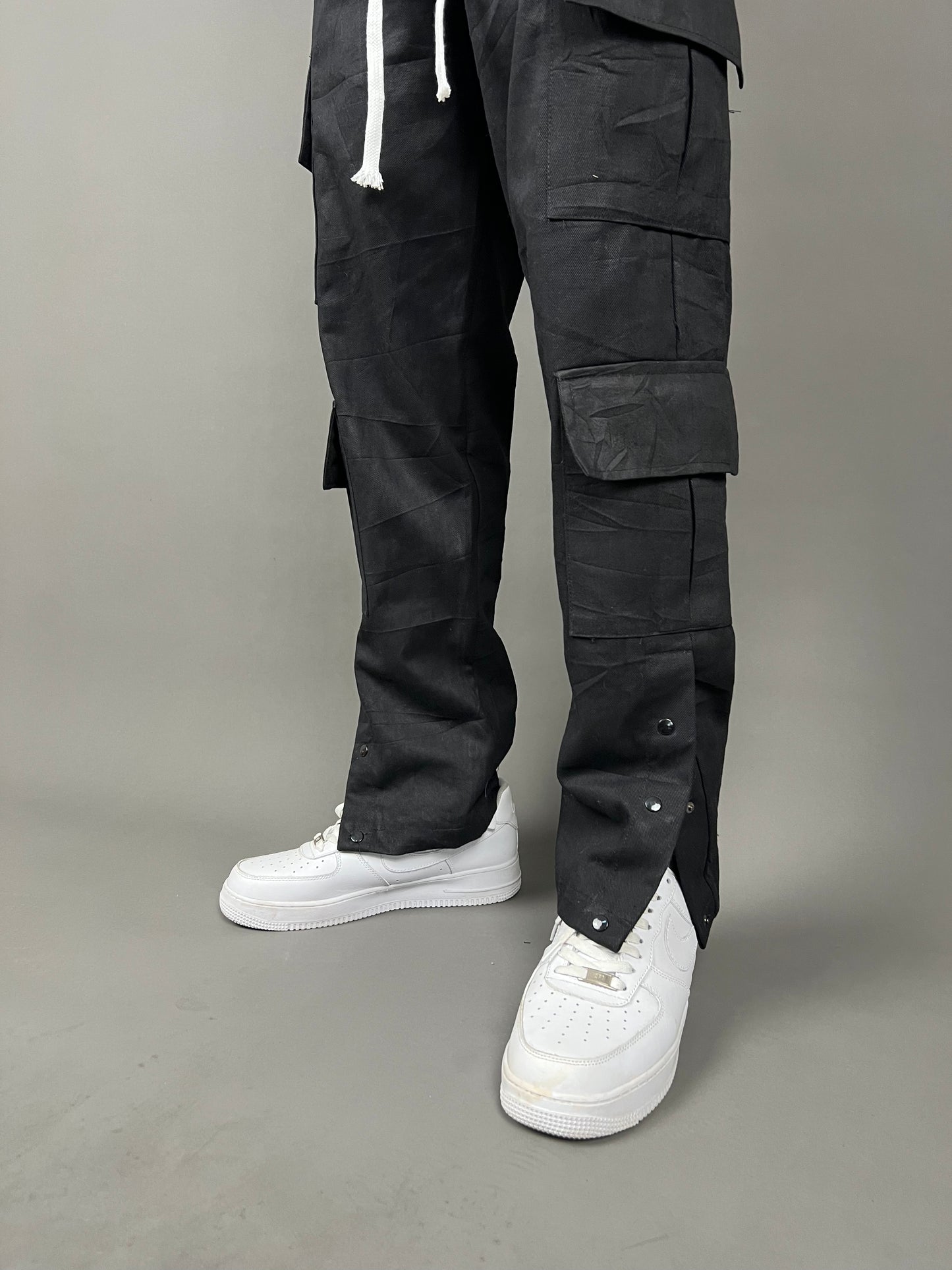 Multi pocket cargo pants in black – Garmisland