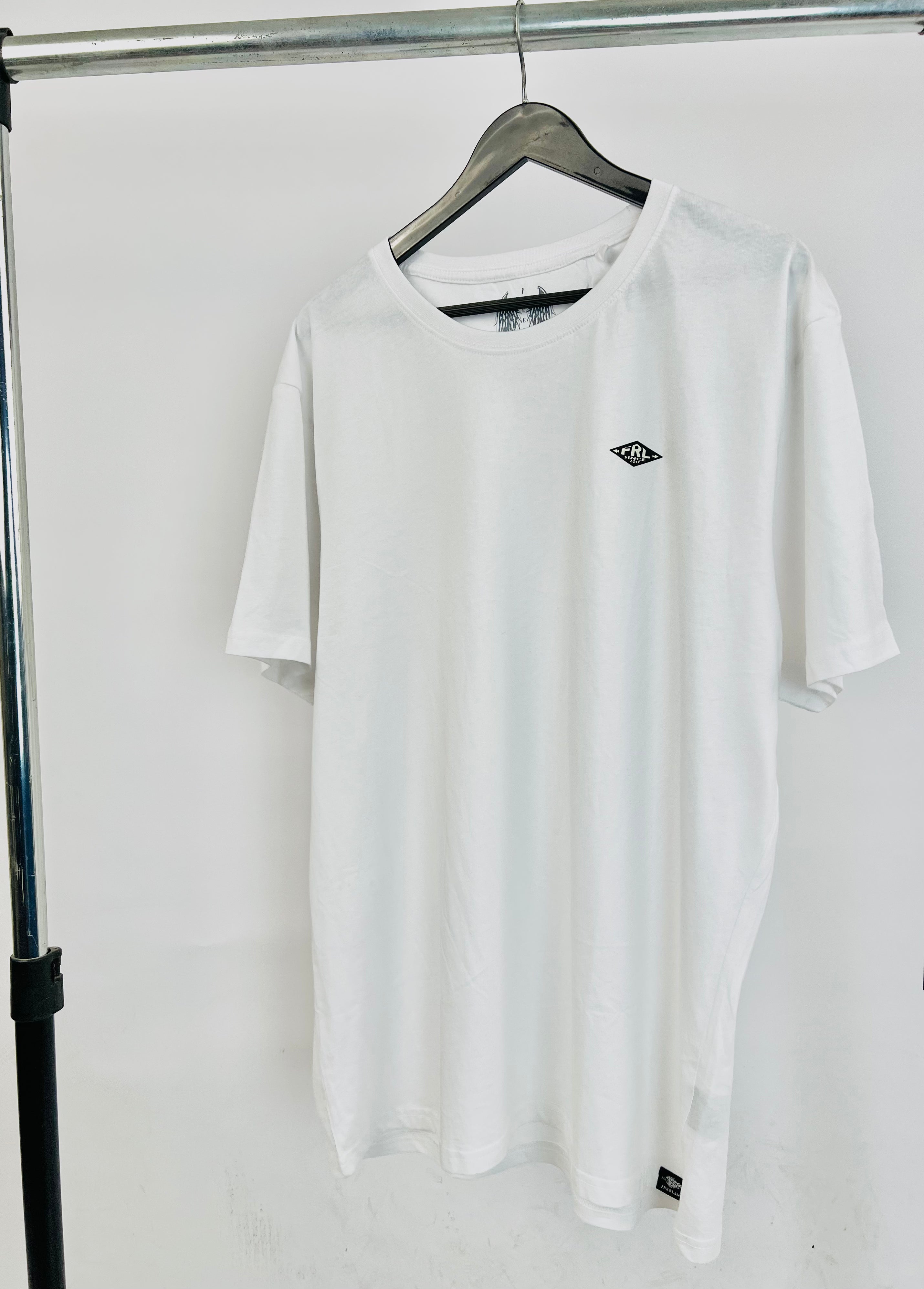 Freeland logo print T-shirt in white – Garmisland