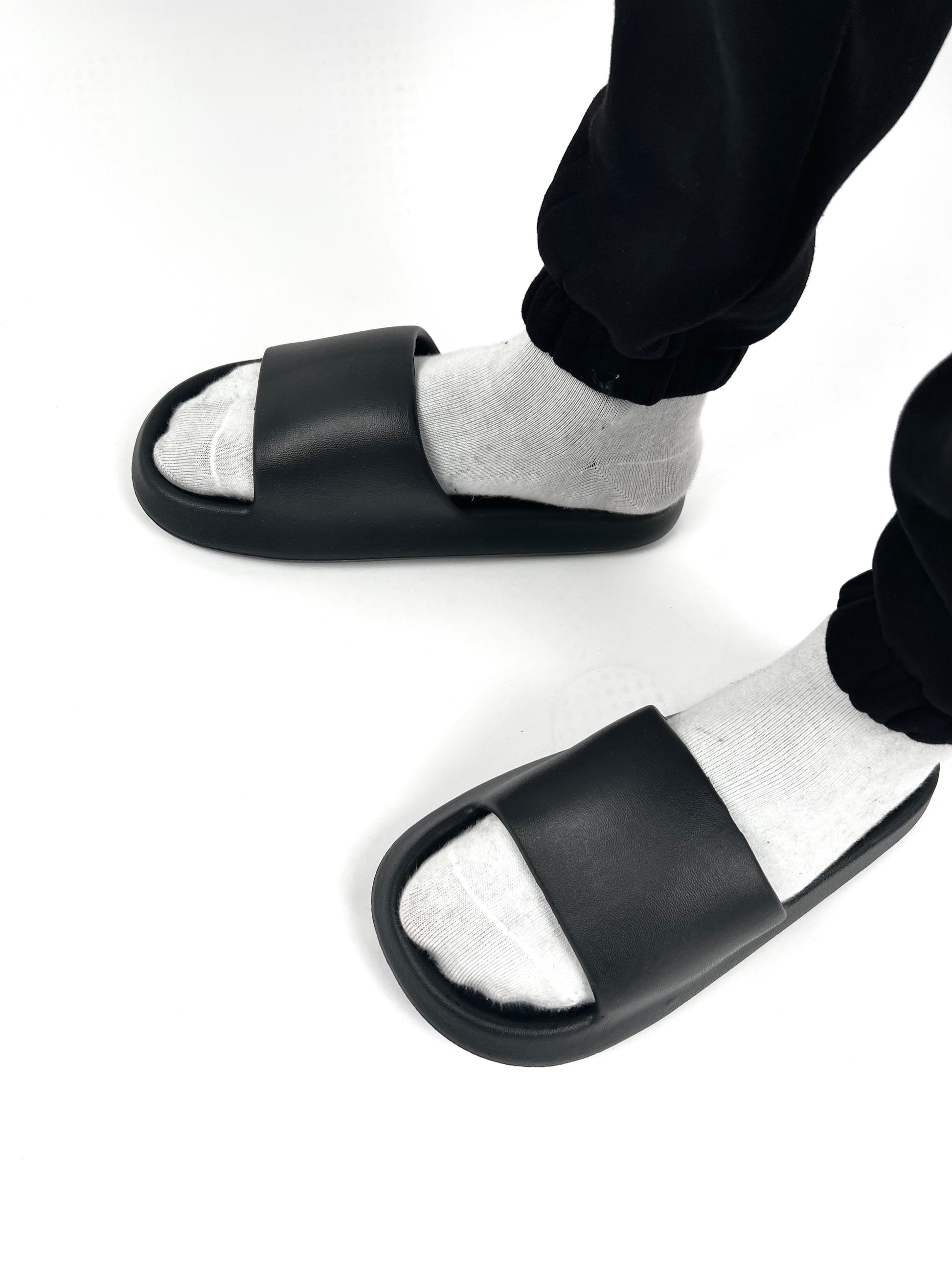 Chunky Moulded Slides in black – Garmisland