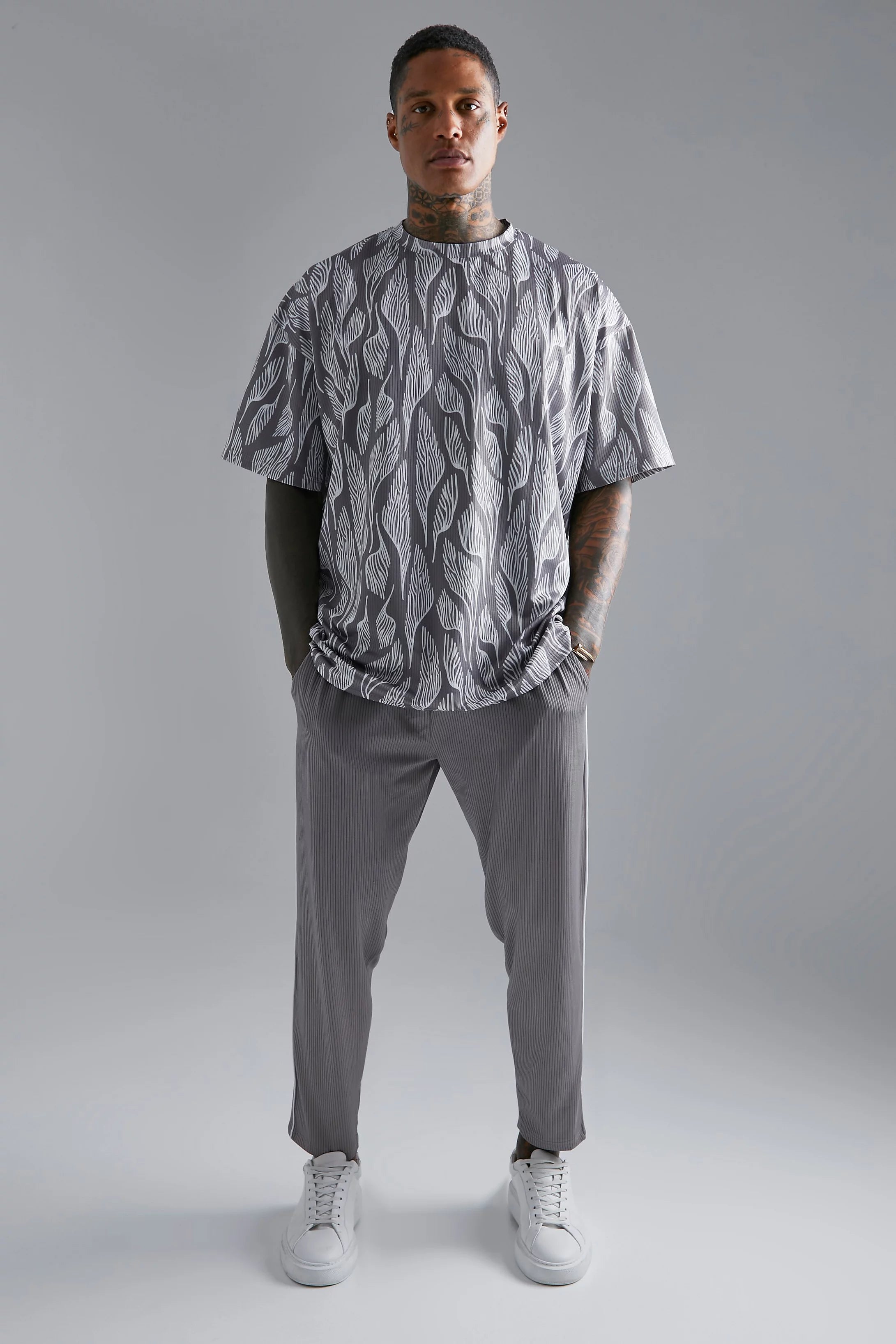 BOOHOOMAN PLEATED PRINTED OVERSIZED T-SHIRT IN GREY – Garmisland