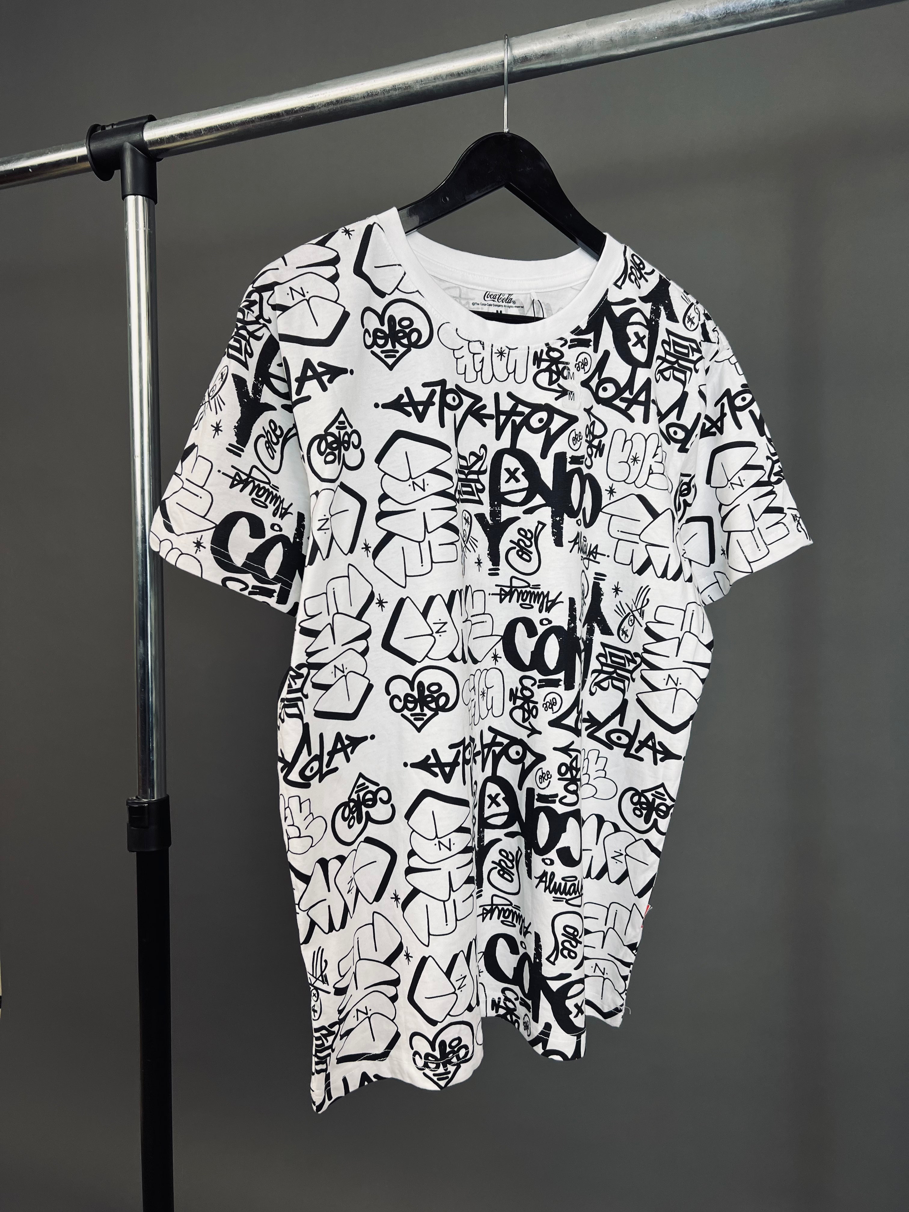 Coca-Cola AOP print T-shirt in white – Garmisland