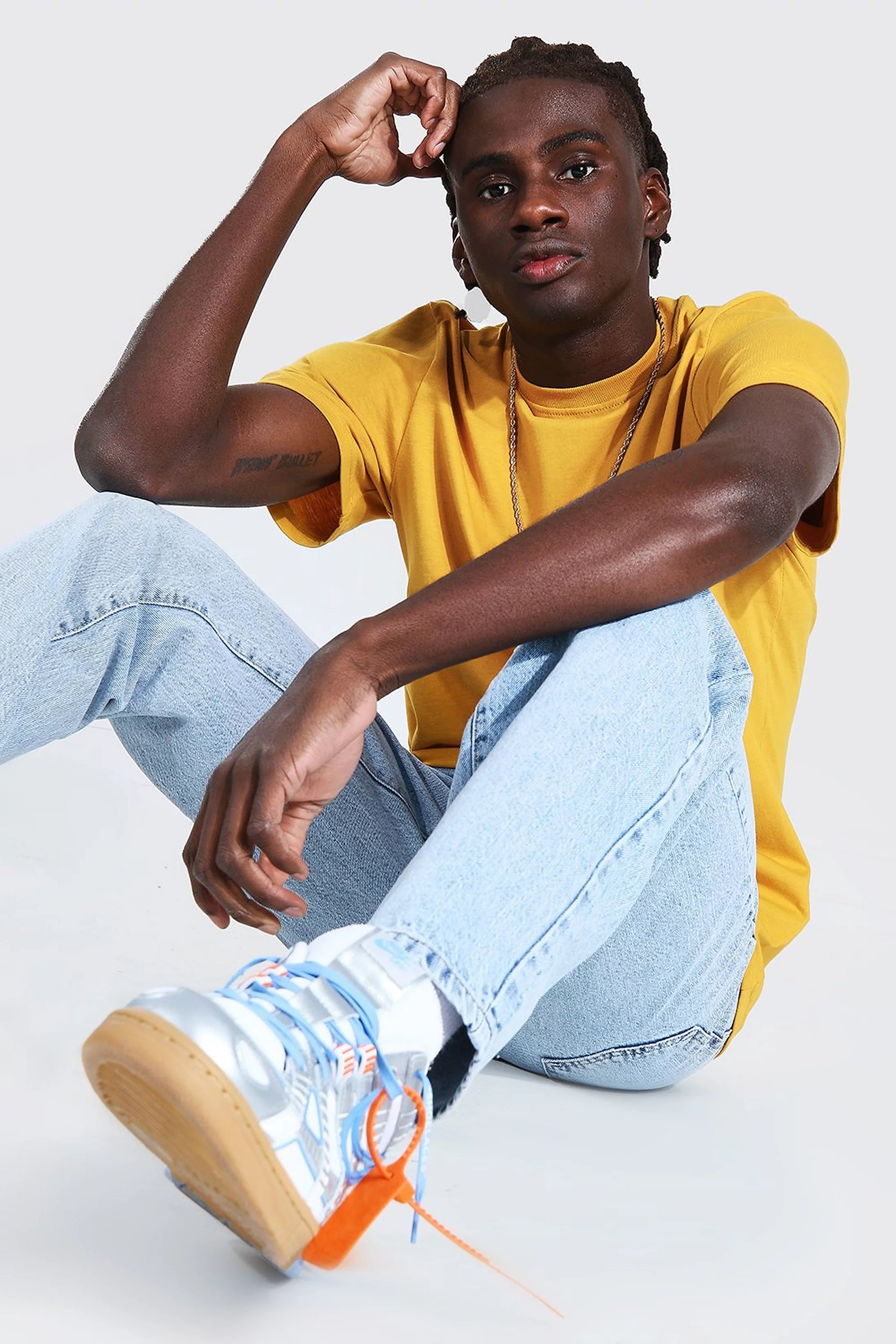 BOOHOOMAN RELAXED FIT JEANS IN LIGHT BLUE – Garmisland