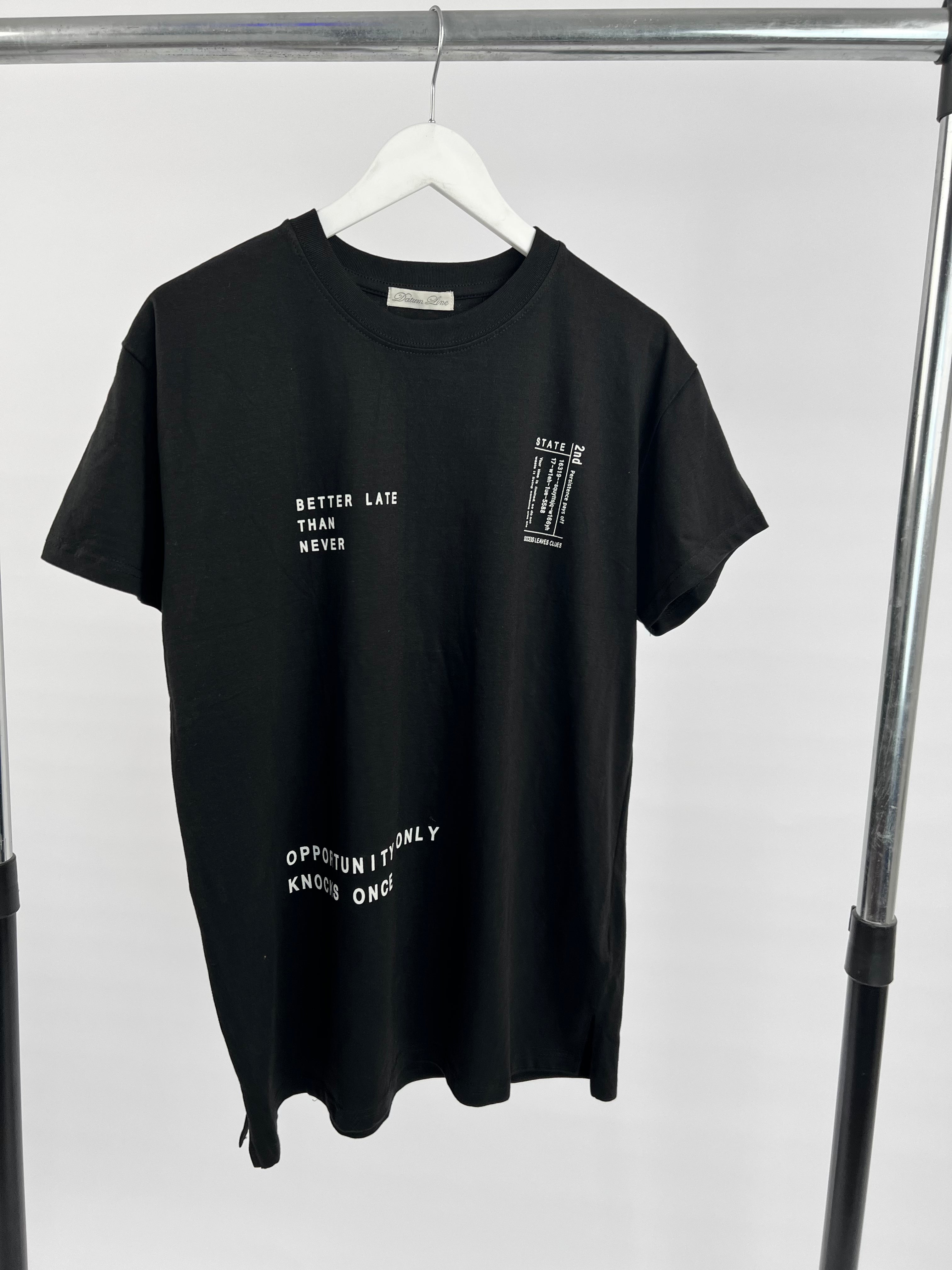 Datum Line print T-shirt in black – Garmisland