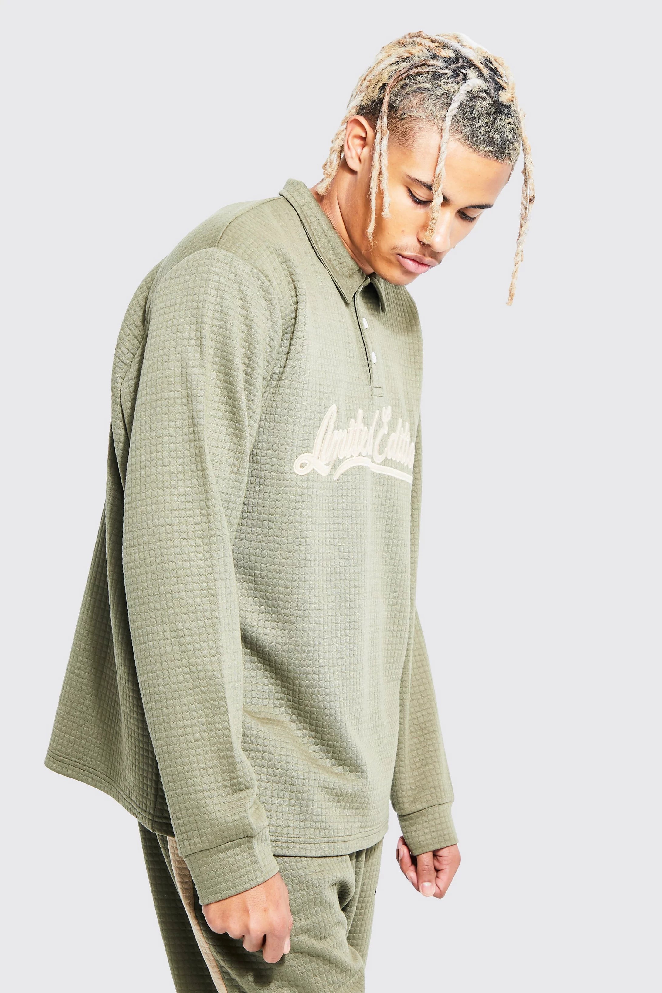 BOOHOOMAN TALL QUILTED LONG SLEEVE VARSITY POLO IN KHAKI – Garmisland
