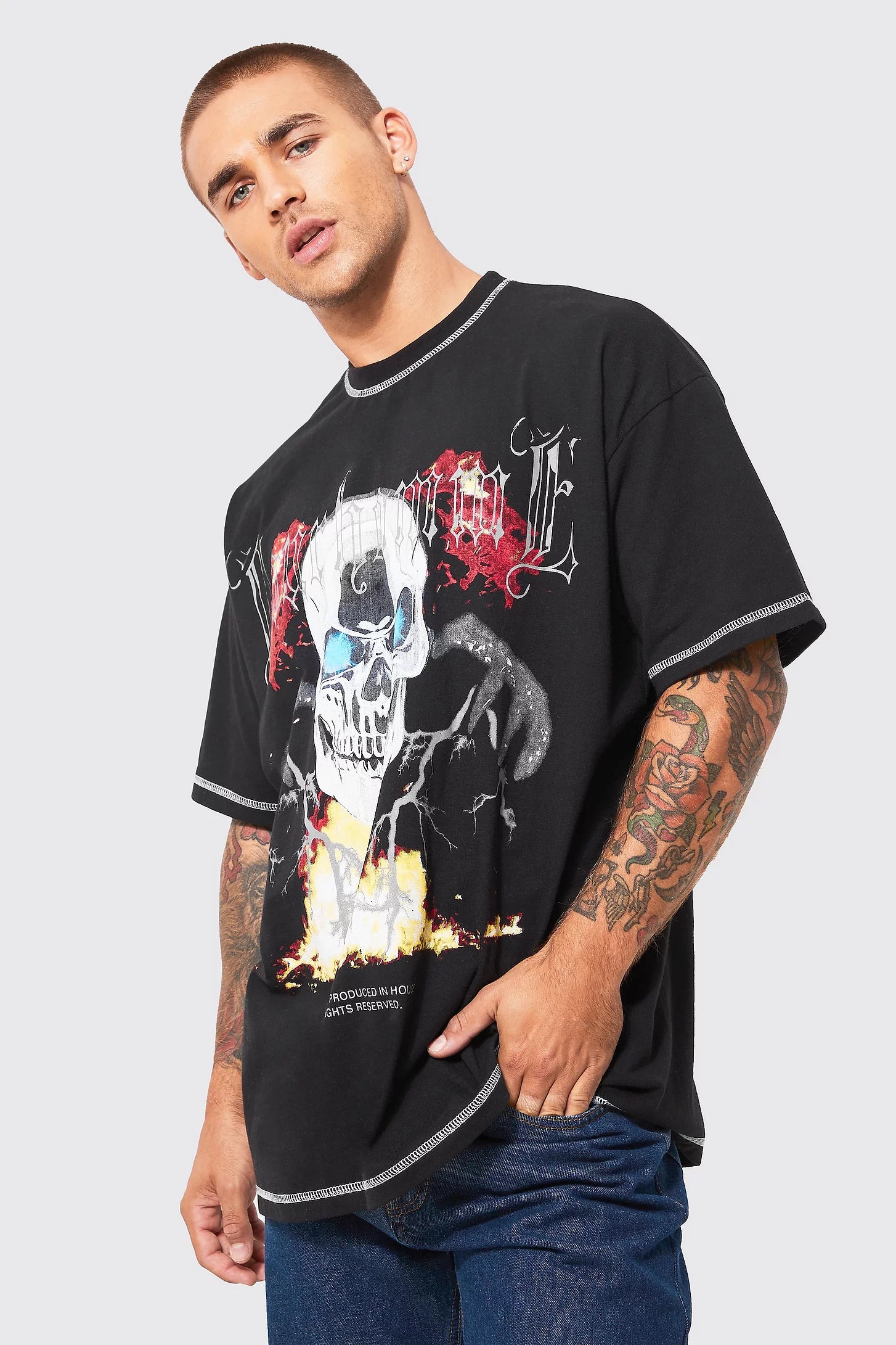 BOOHOOMAN OVERSIZED CONTRAST STITCH GRAPHIC T-SHIRT IN BLACK – Garmisland