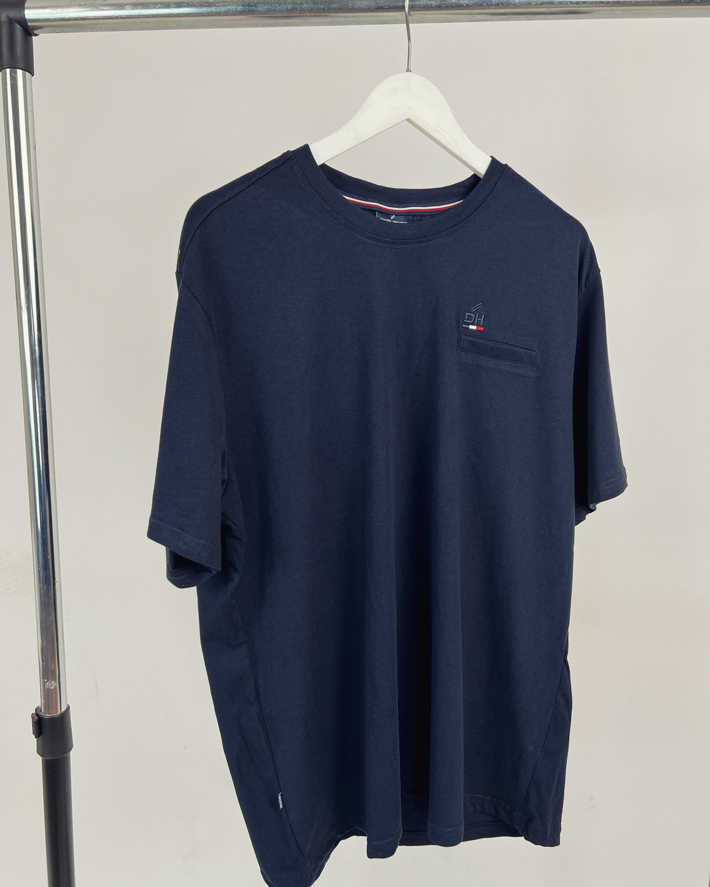 Daniel Hechter logo detail T-shirt in navy – Garmisland